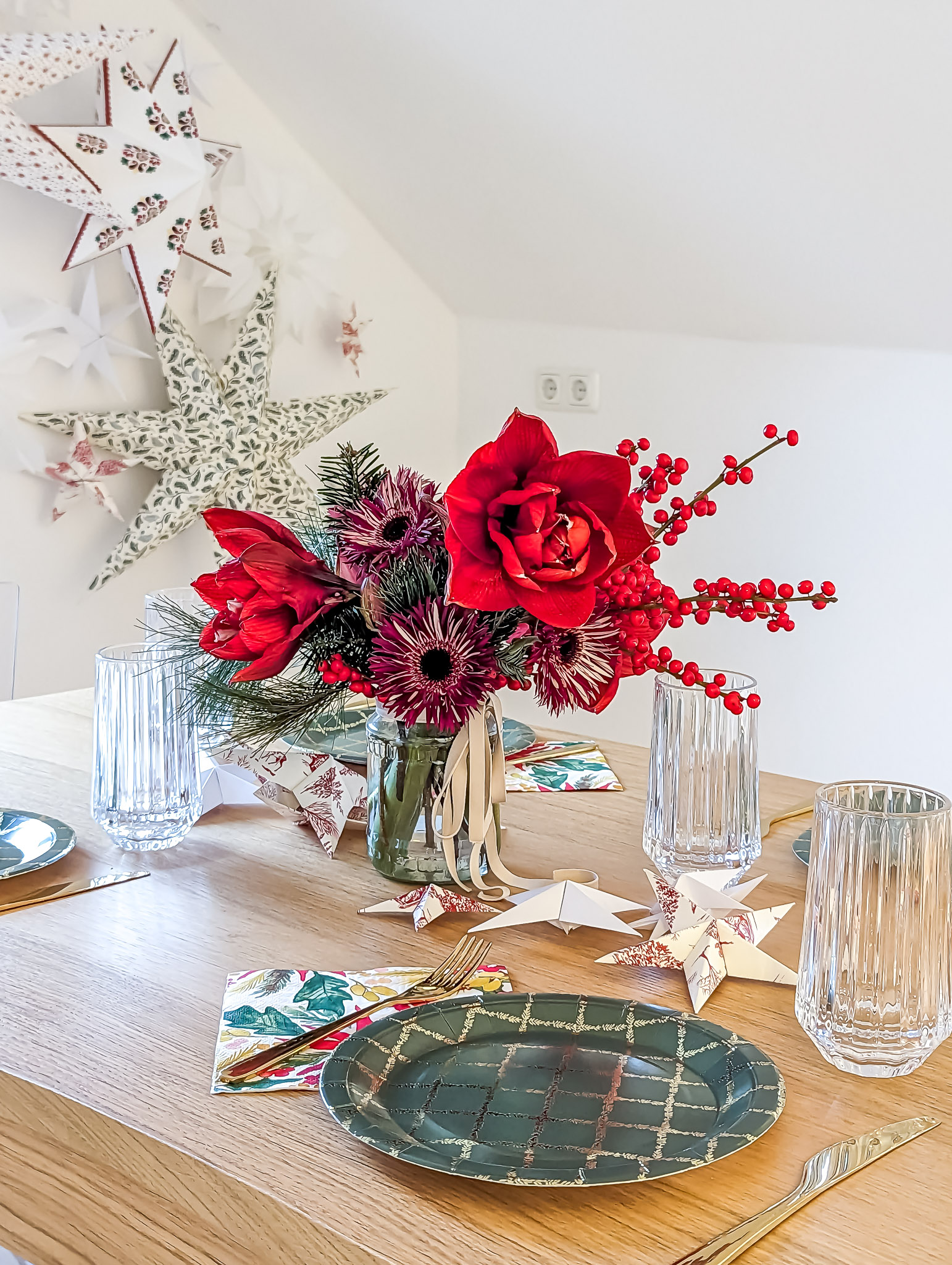 Creating A Classic Christmas Table Full Of Stars